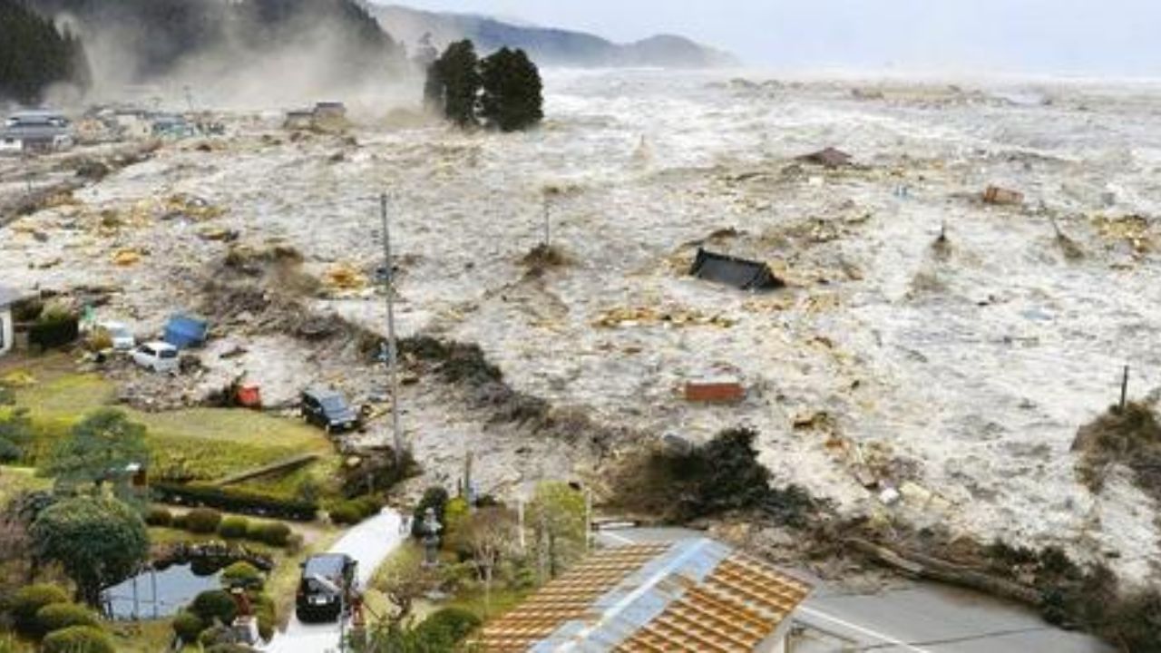 Misleading Video Passed Off As Tsunami Footage in Australia | BOOM