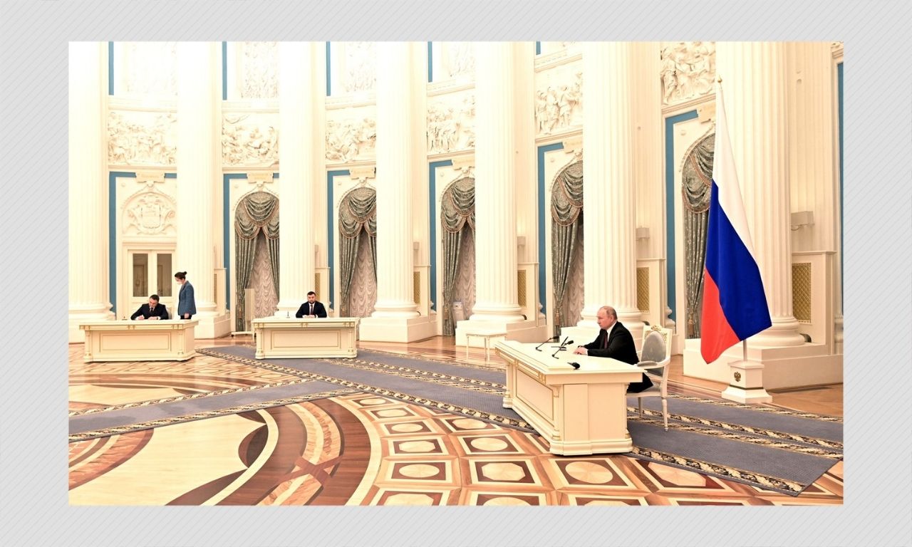 In Grand Setting, Putin Signs Decree Recognising Ukraine's Two ...